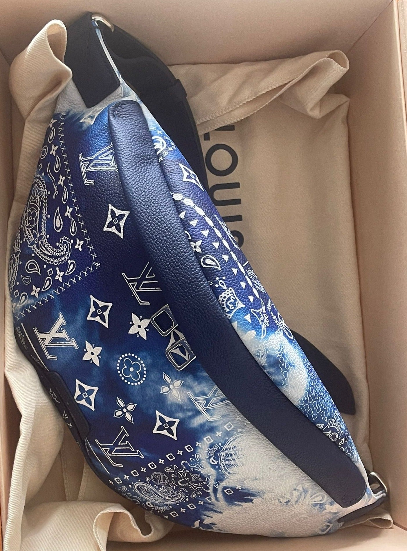 Louis Vuitton Discovery PM Bumbag Bandana Blue